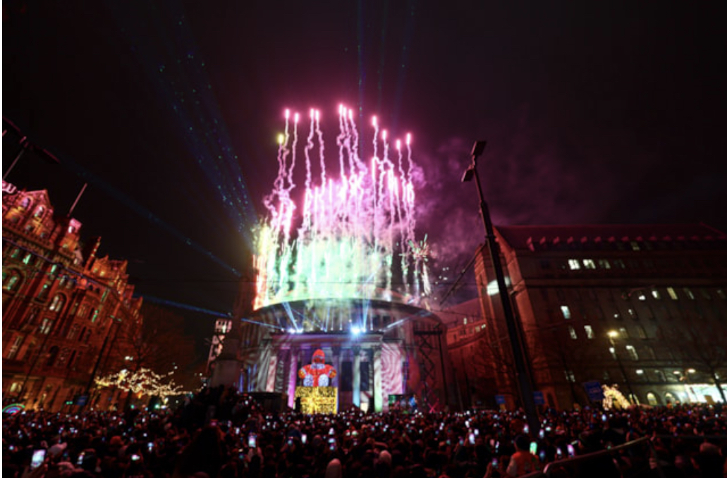 Thousands turn out to welcome the Manchester New Year celebration ...